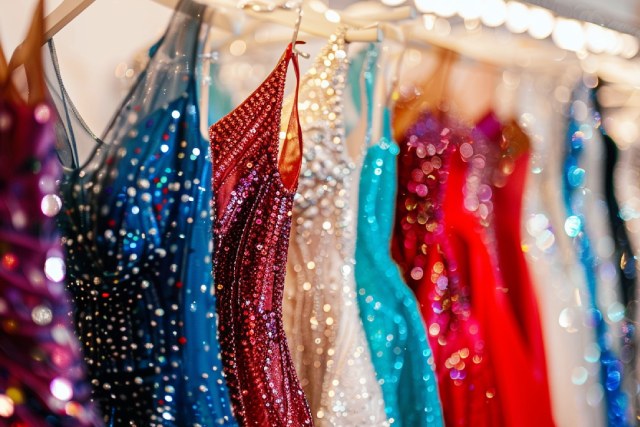 キャバ嬢のドレスの選び方や種類を解説！体型・骨格別おすすめデザインも紹介 | 体入ドットコム PLUS